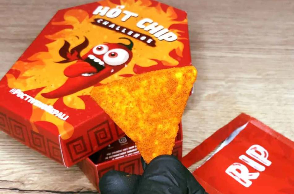 Almanya'da 3 eyalet Dünyanın en acı biberlerinden üretilen 'Hot Cips ...